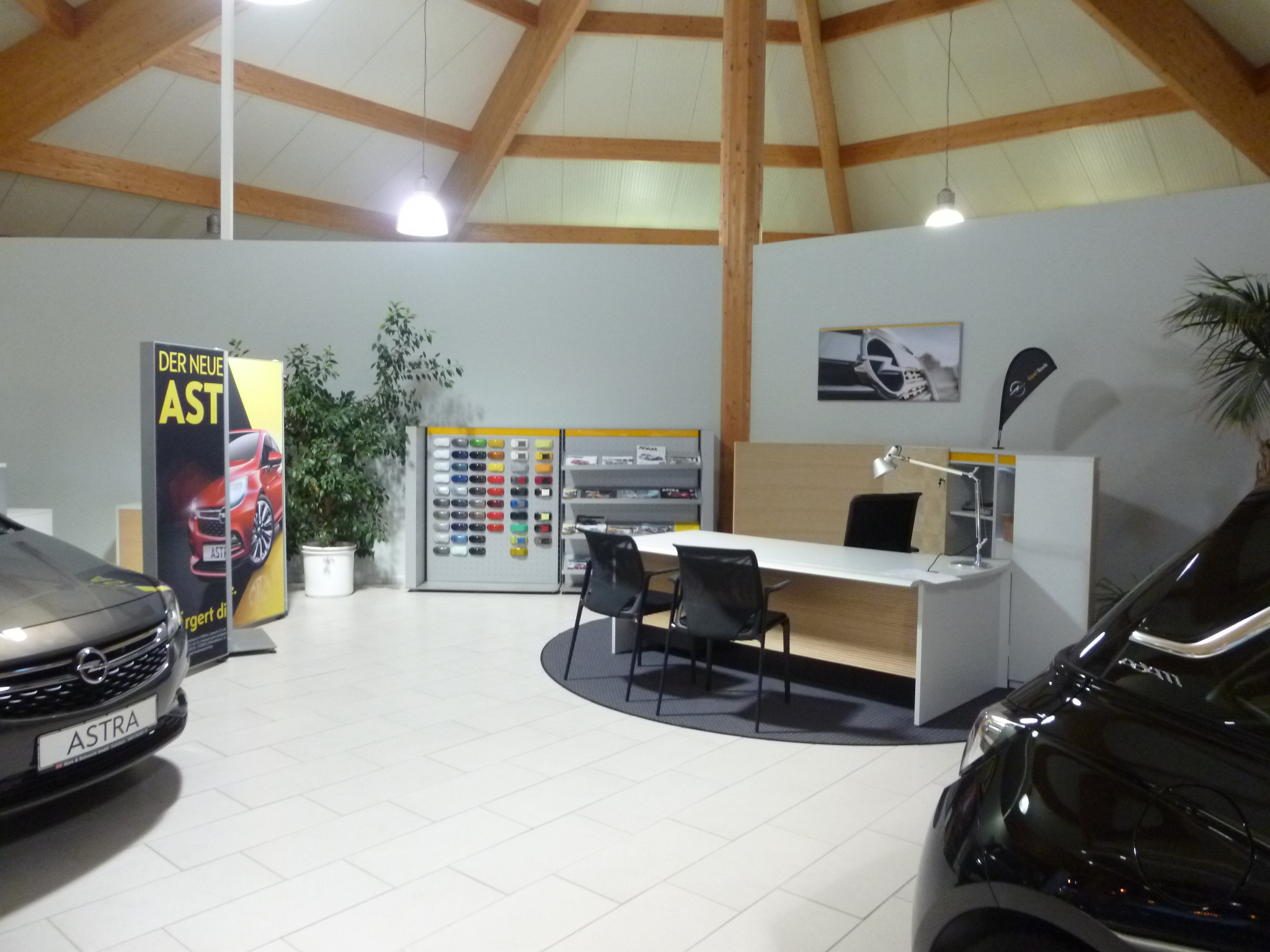 - Autohaus & Kontakt